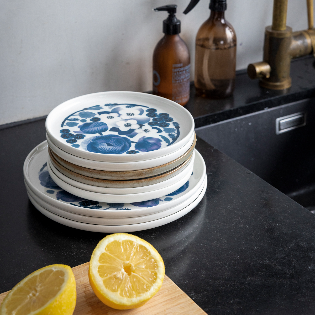 Lapin Kukka Plate& Blue 25 cm – PENTIK